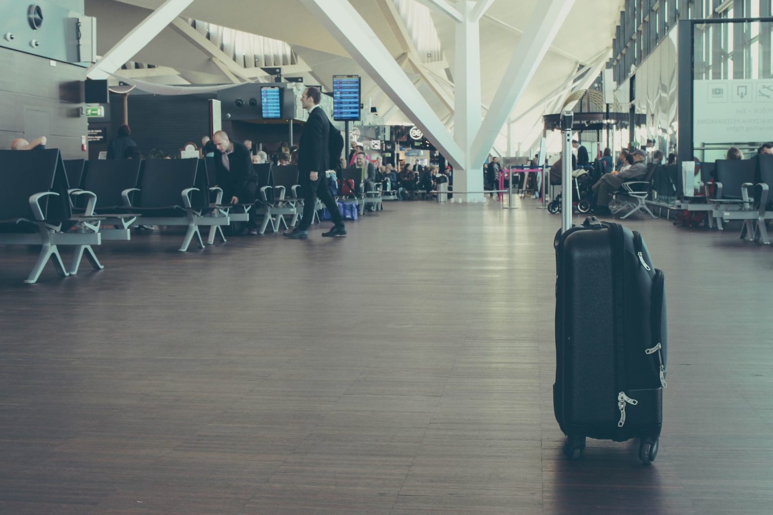 50 basic German phrases at airport, dialogues in German from airport ...